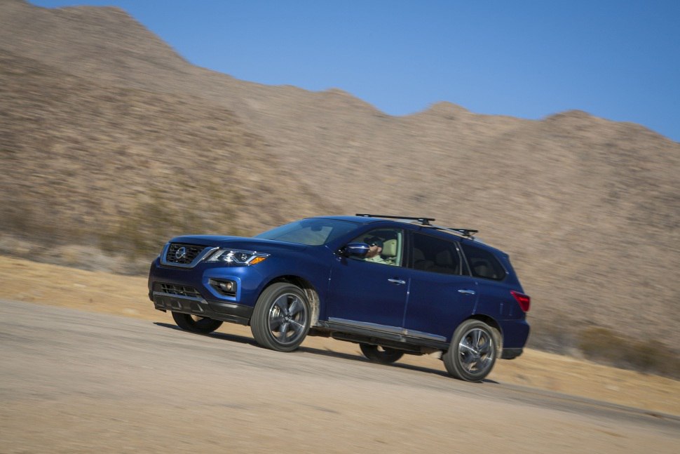 Nissan Pathfinder IV (facelift 2017) 3.5 V6 (284 Hp) Automatic